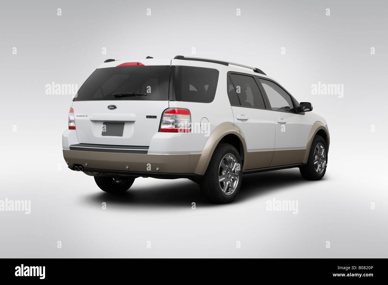 2008 Ford Taurus X Eddie Bauer in White - Rear angle view Stock Photo ...