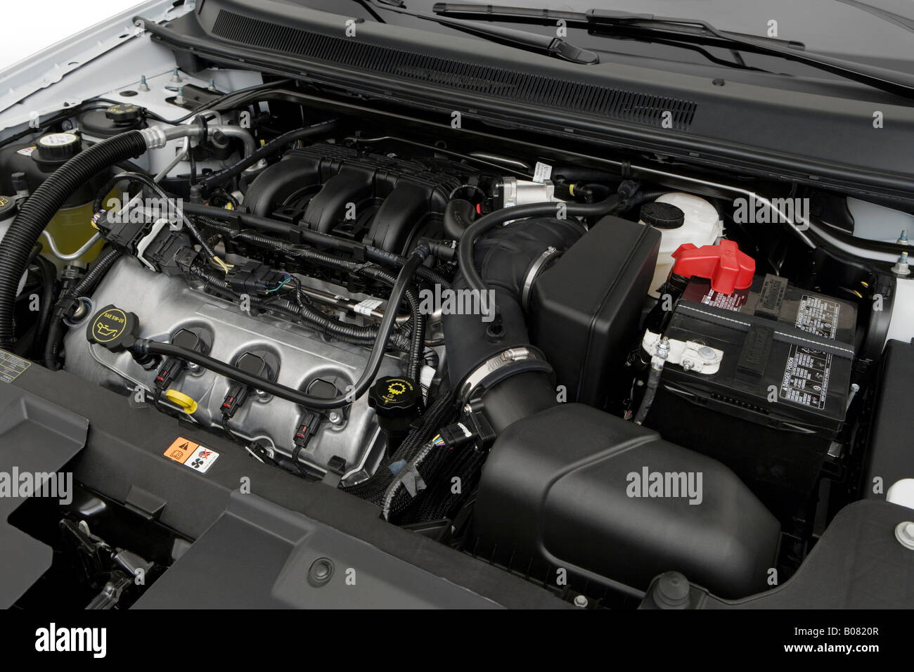 2008 Ford Taurus X Eddie Bauer in White - Engine Stock Photo - Alamy