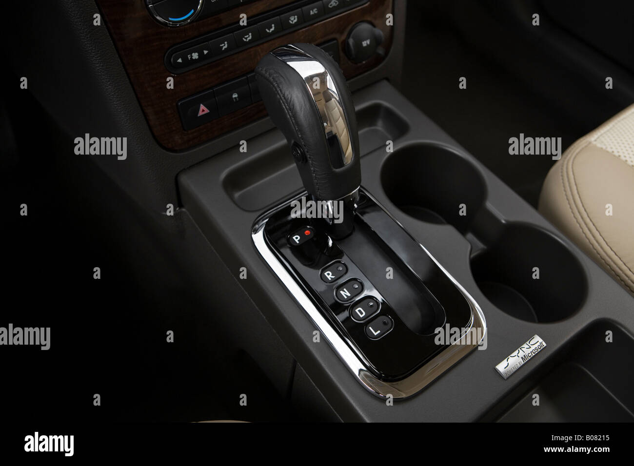 2008 Ford Taurus X Eddie Bauer in White - Gear shifter/center console ...