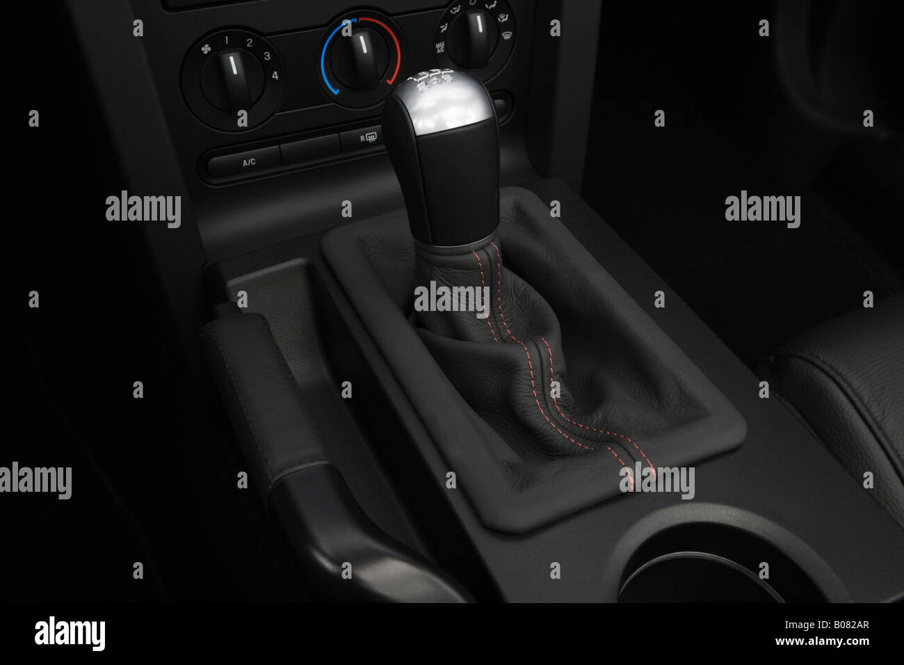 2008 Ford Shelby GT500 in White - Gear shifter/center console Stock ...