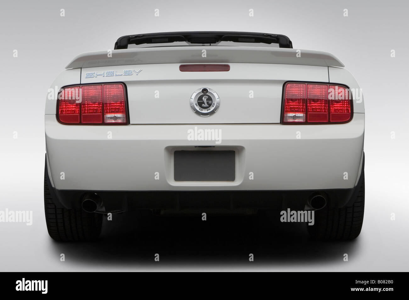2008 Ford Shelby GT500 in White - Low/Wide Rear Stock Photo - Alamy