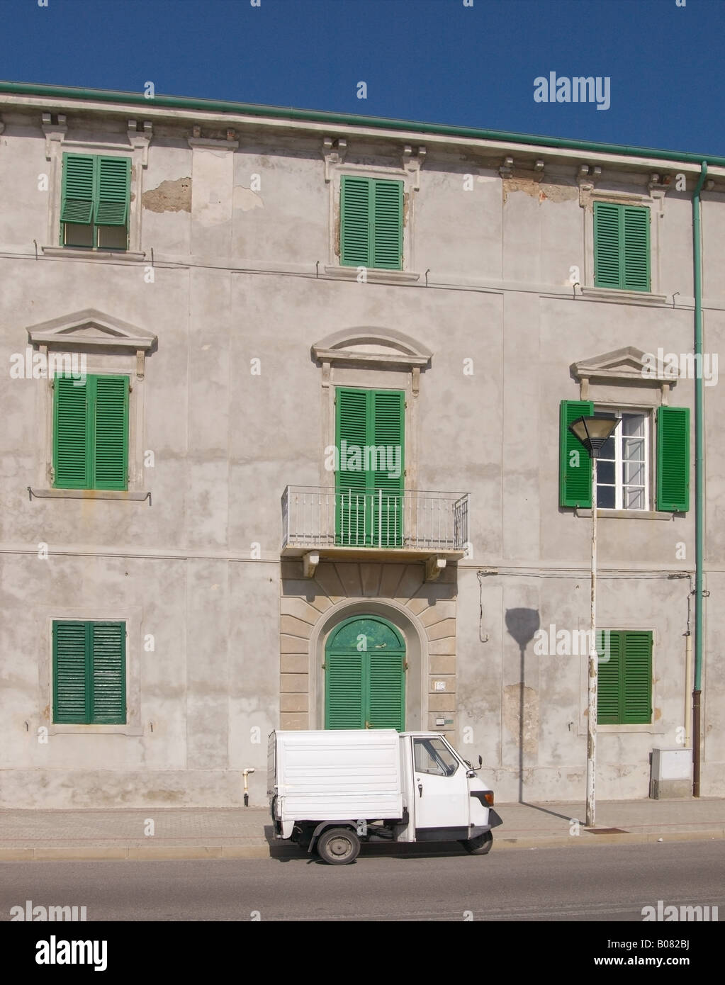 Three wheel van hi-res stock photography and images - Alamy