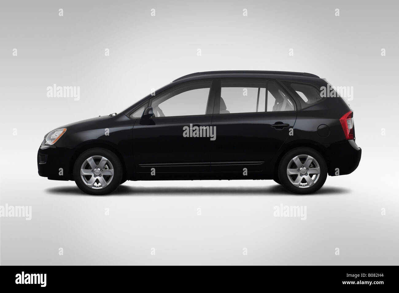 2008 Kia Rondo LX in Red - Drivers Side Profile Stock Photo - Alamy