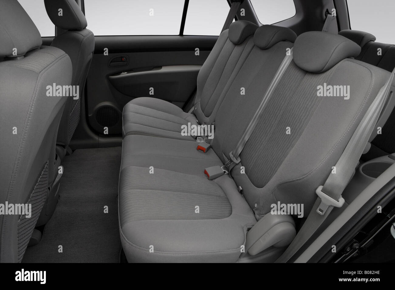 2008 Kia Rondo LX in Red - Rear seats Stock Photo - Alamy
