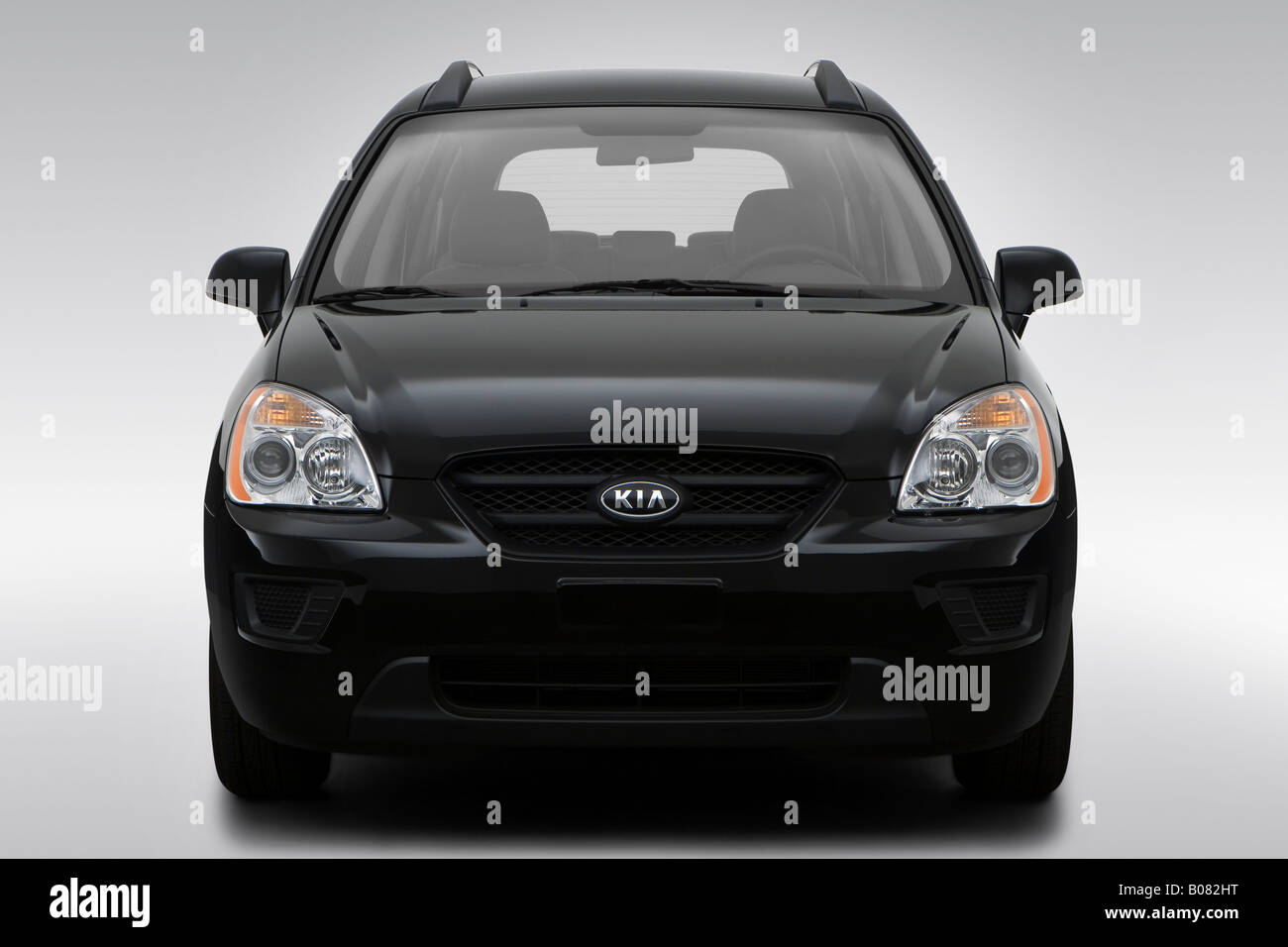 2008 Kia Rondo LX in Red - Low/Wide Front Stock Photo - Alamy