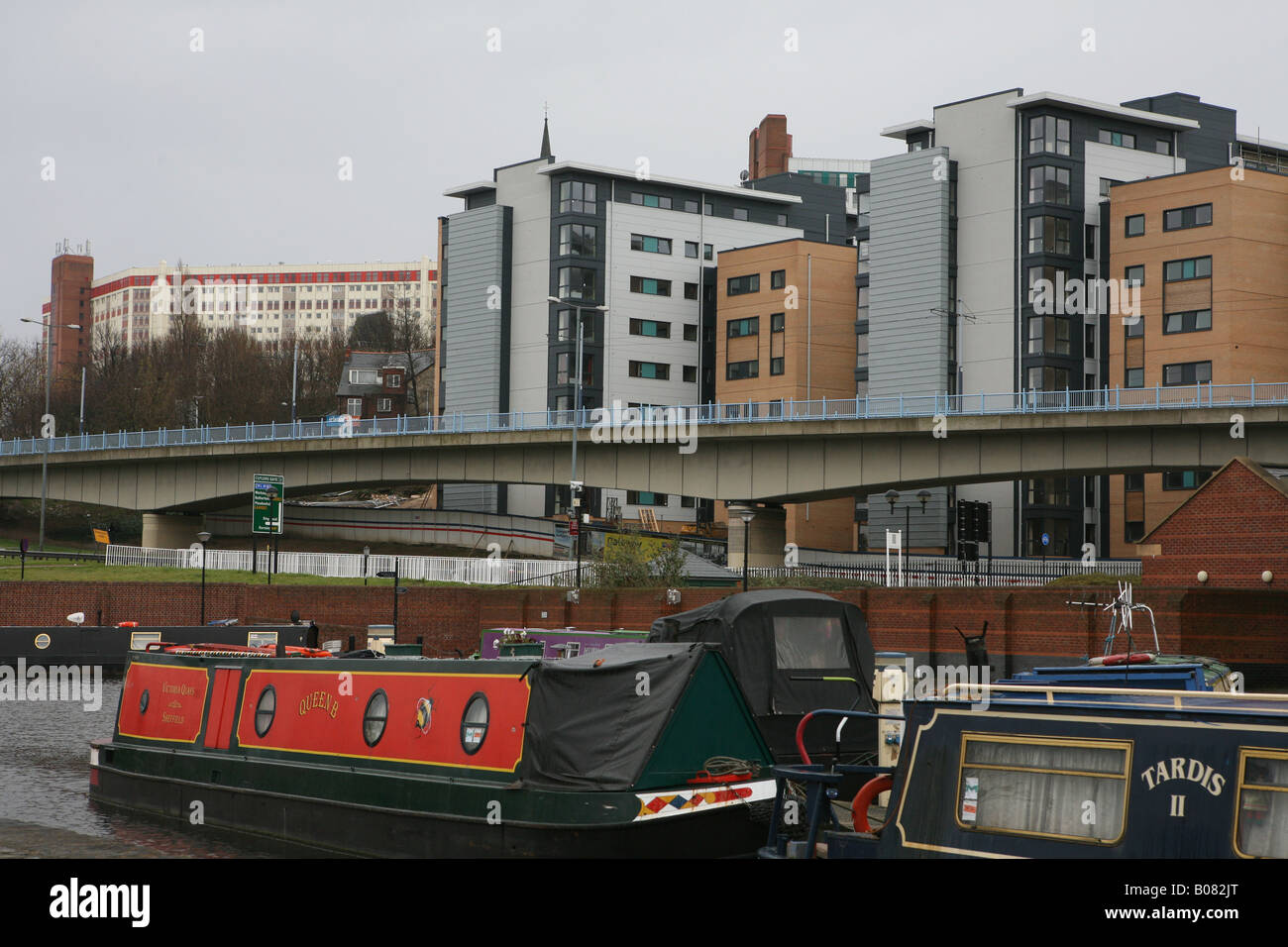 Canal road bridge underpass hi-res stock photography and images - Alamy
