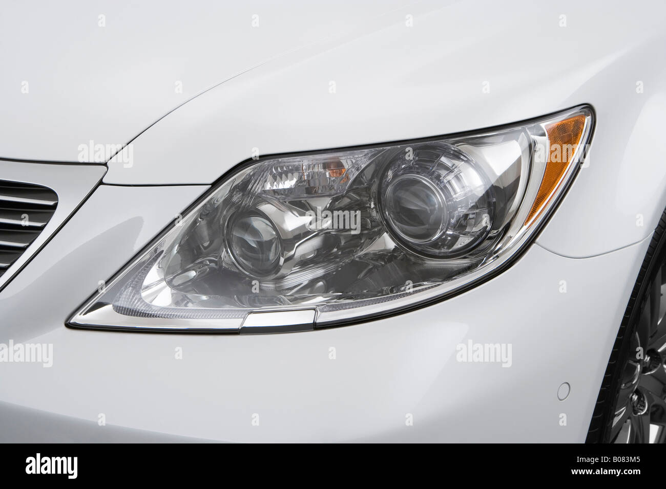 Lexus ls sedan hi-res stock photography and images - Alamy