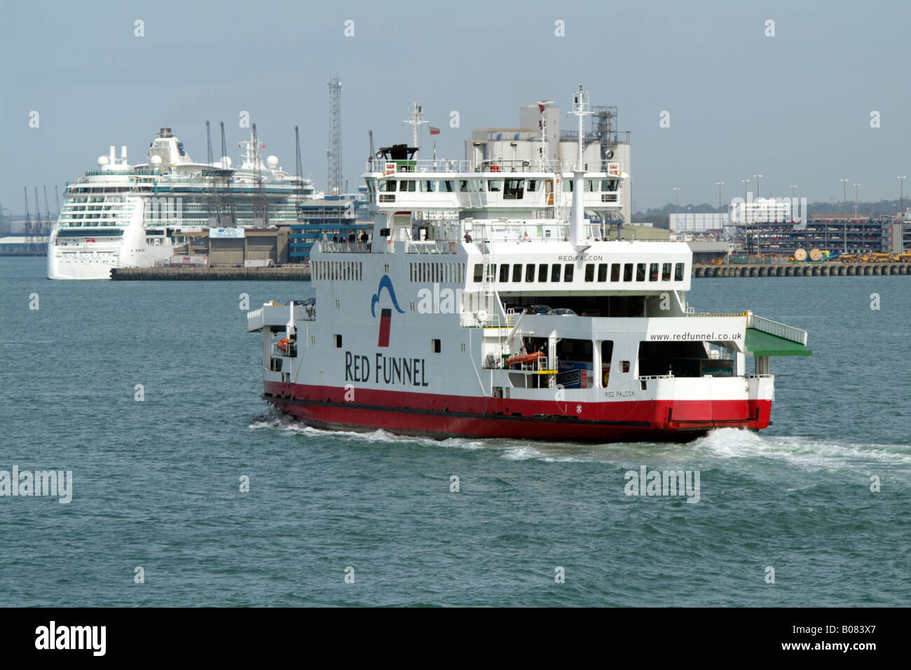 Southampton ferry port hi-res stock photography and images - Alamy