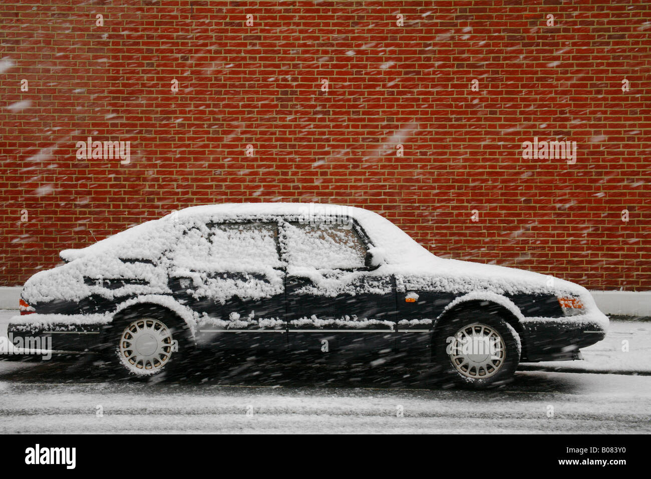 car in snow Stock Photo - Alamy