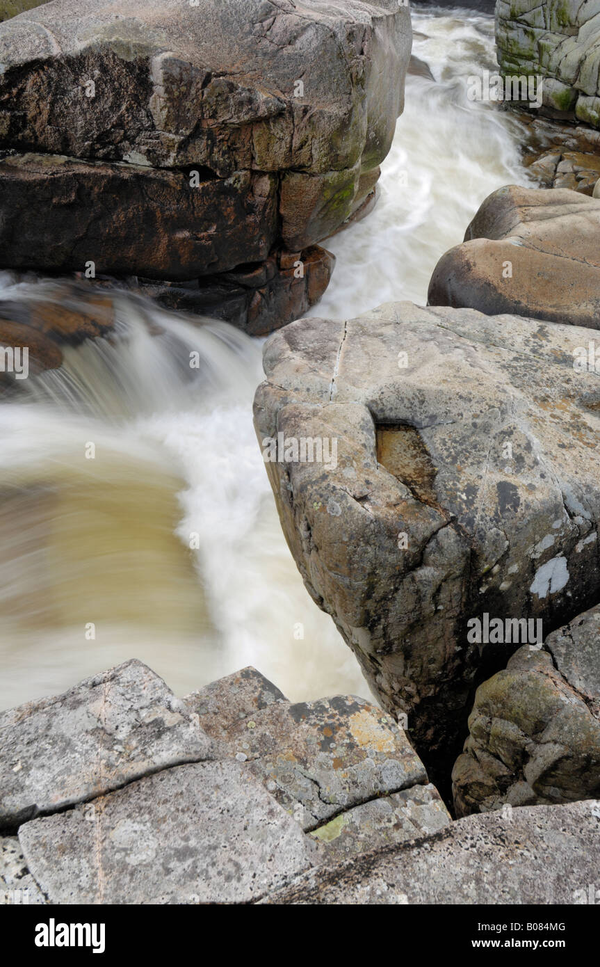 Rounded river rocks hi-res stock photography and images - Alamy