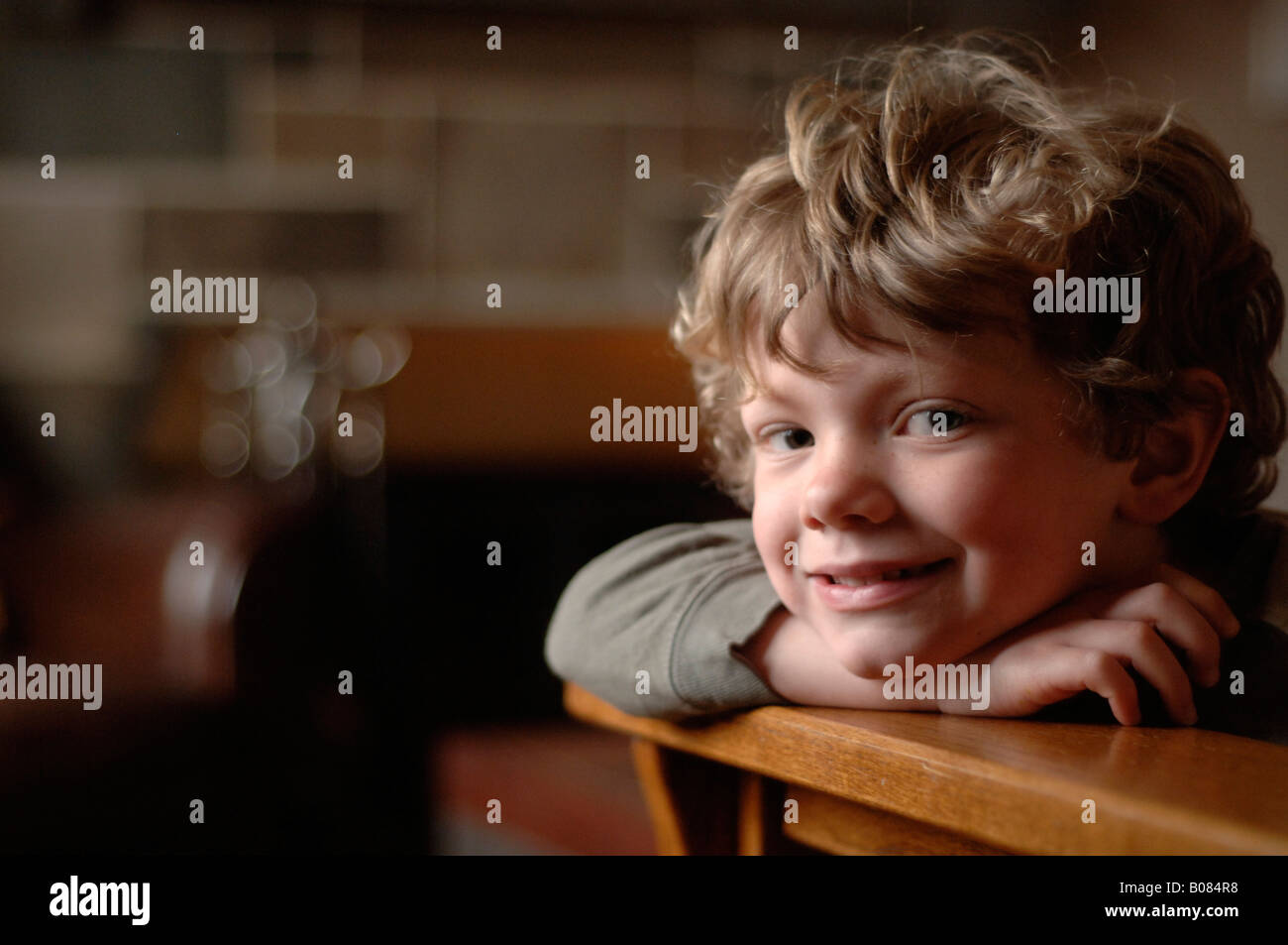 A young boy sitting alone Stock Photo - Alamy
