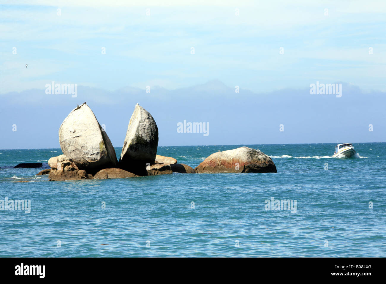 Split apple rock in the sea North of Kaiteriteri - Abel Tasman National ...