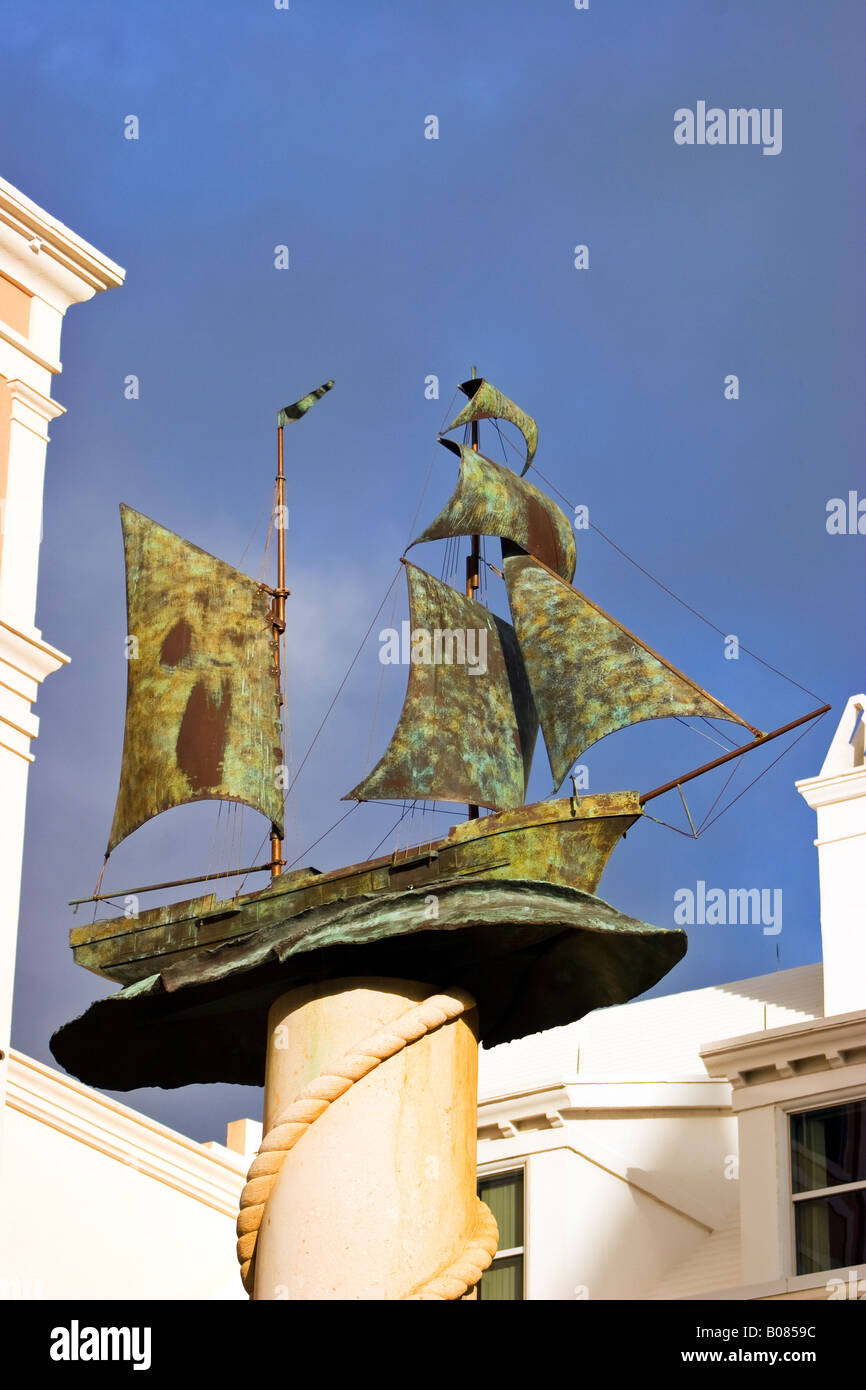Bermuda hamilton statue hi-res stock photography and images - Alamy