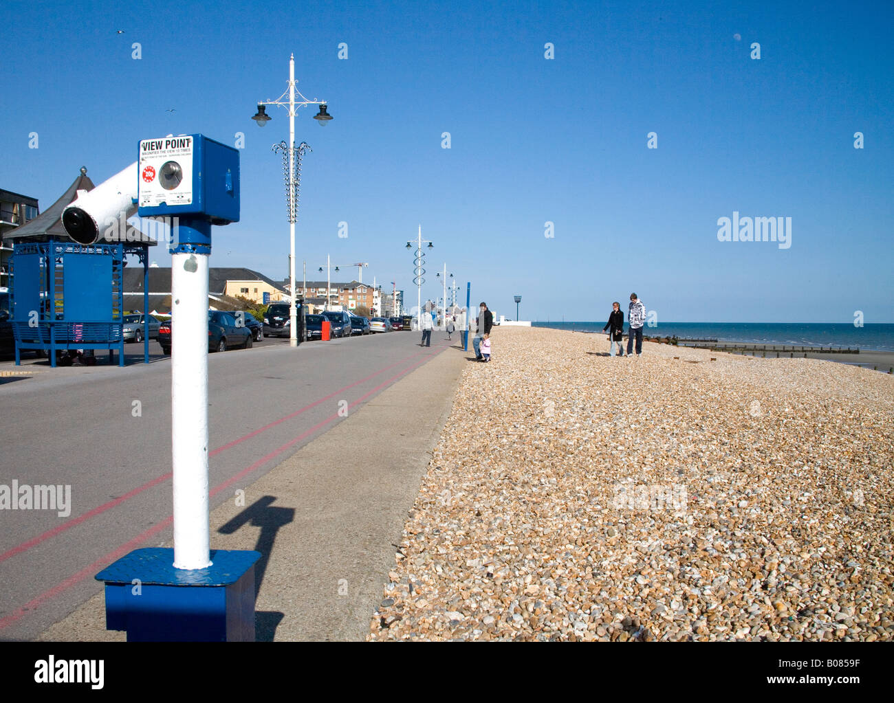 Seafront shingle beach bognor hi-res stock photography and images - Alamy