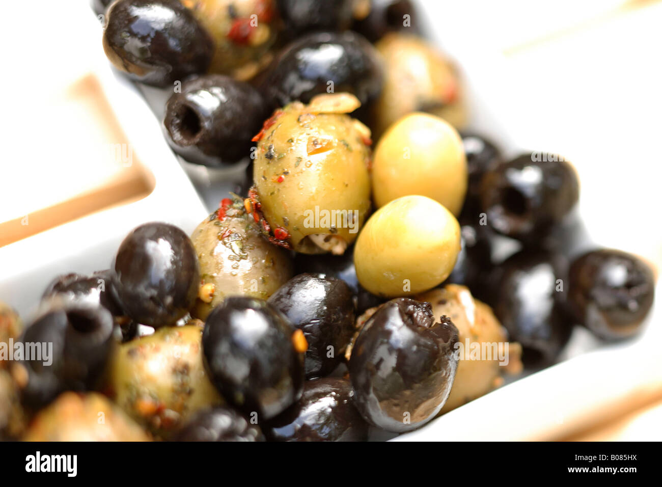 Gruene oliven hi-res stock photography and images - Alamy