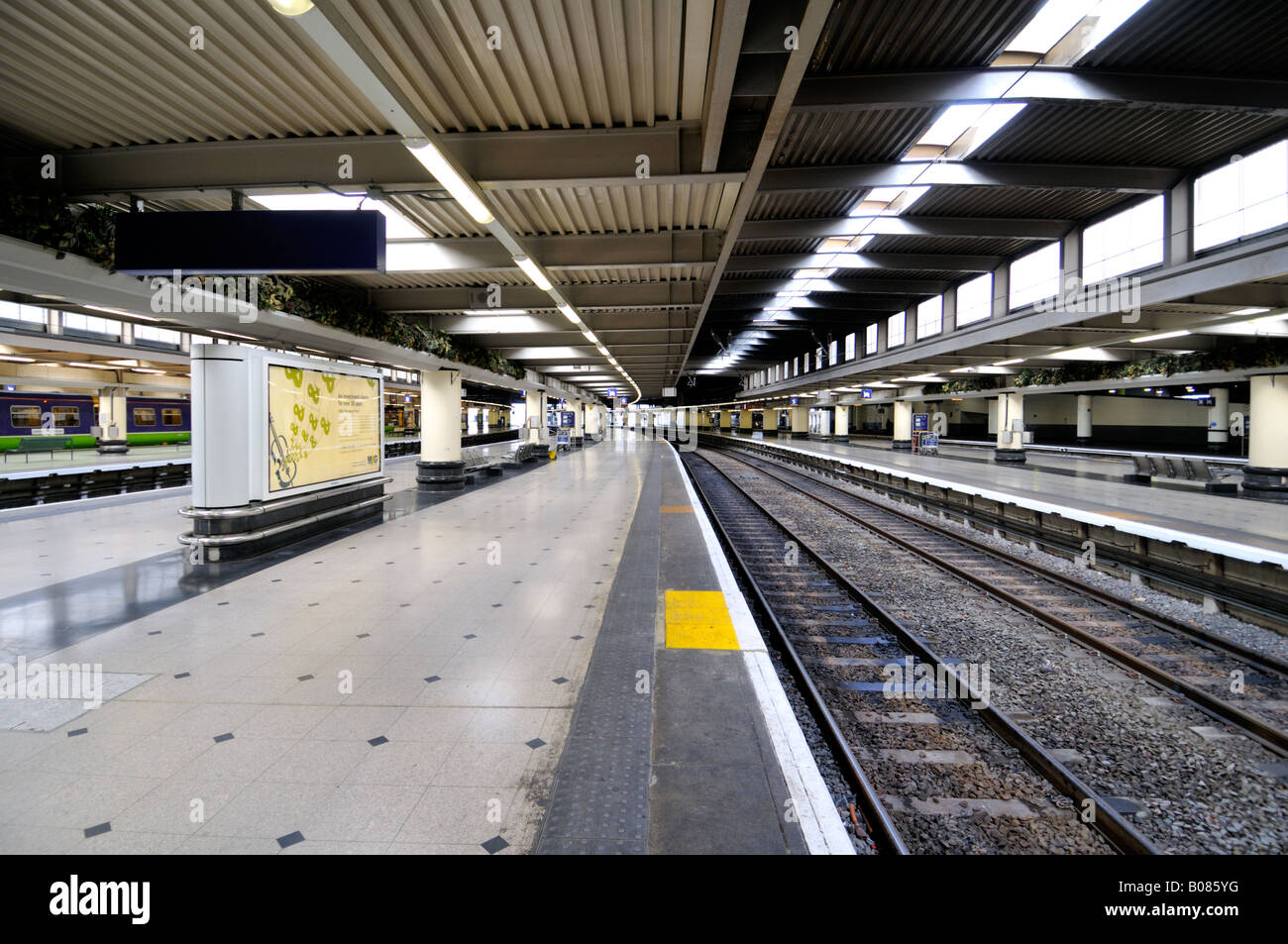 Euston railway station platforms London United Kingdom Stock Photo - Alamy