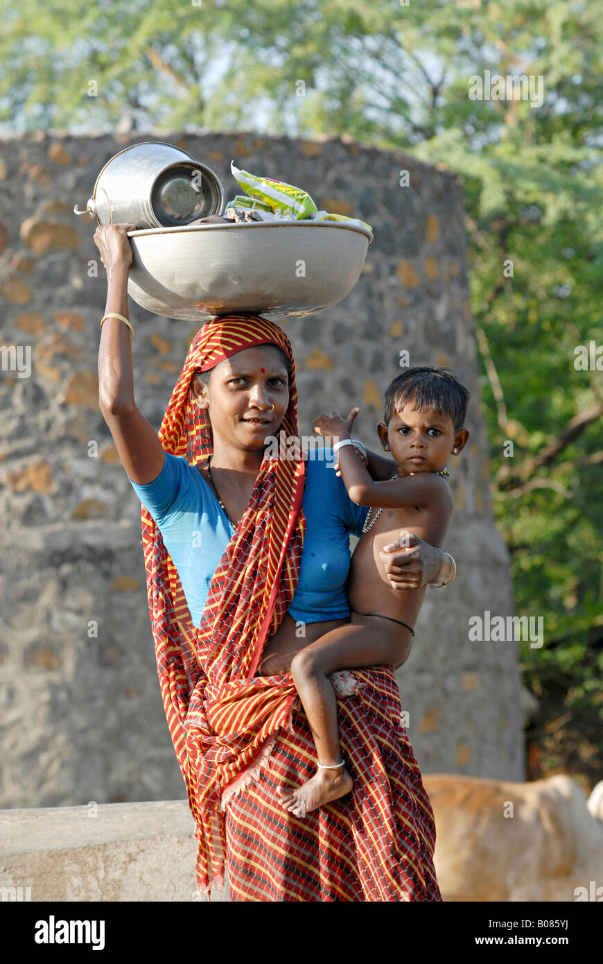 Bhil Tribal mother and child Stock Photo - Alamy