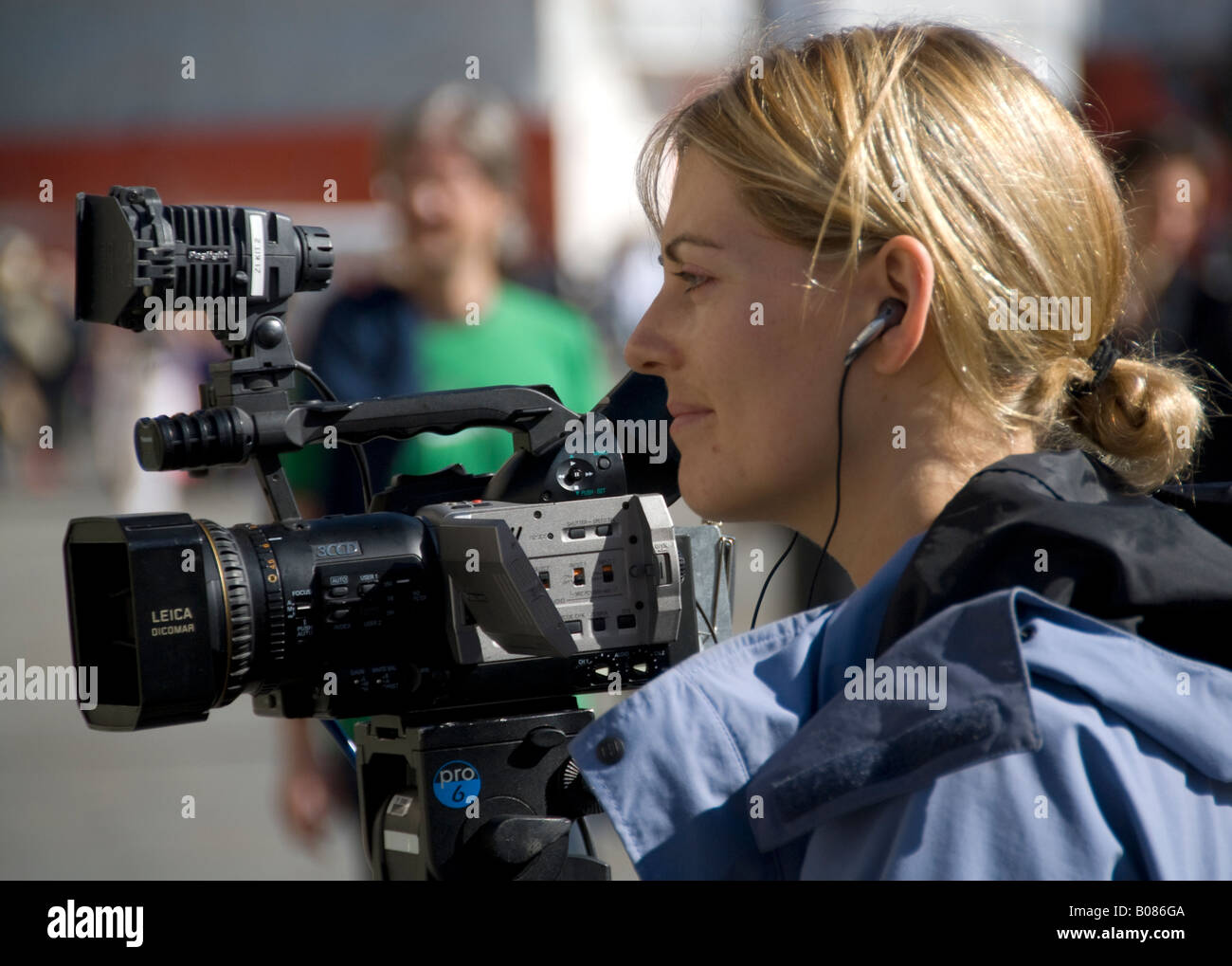 Camerawoman hi-res stock photography and images - Alamy