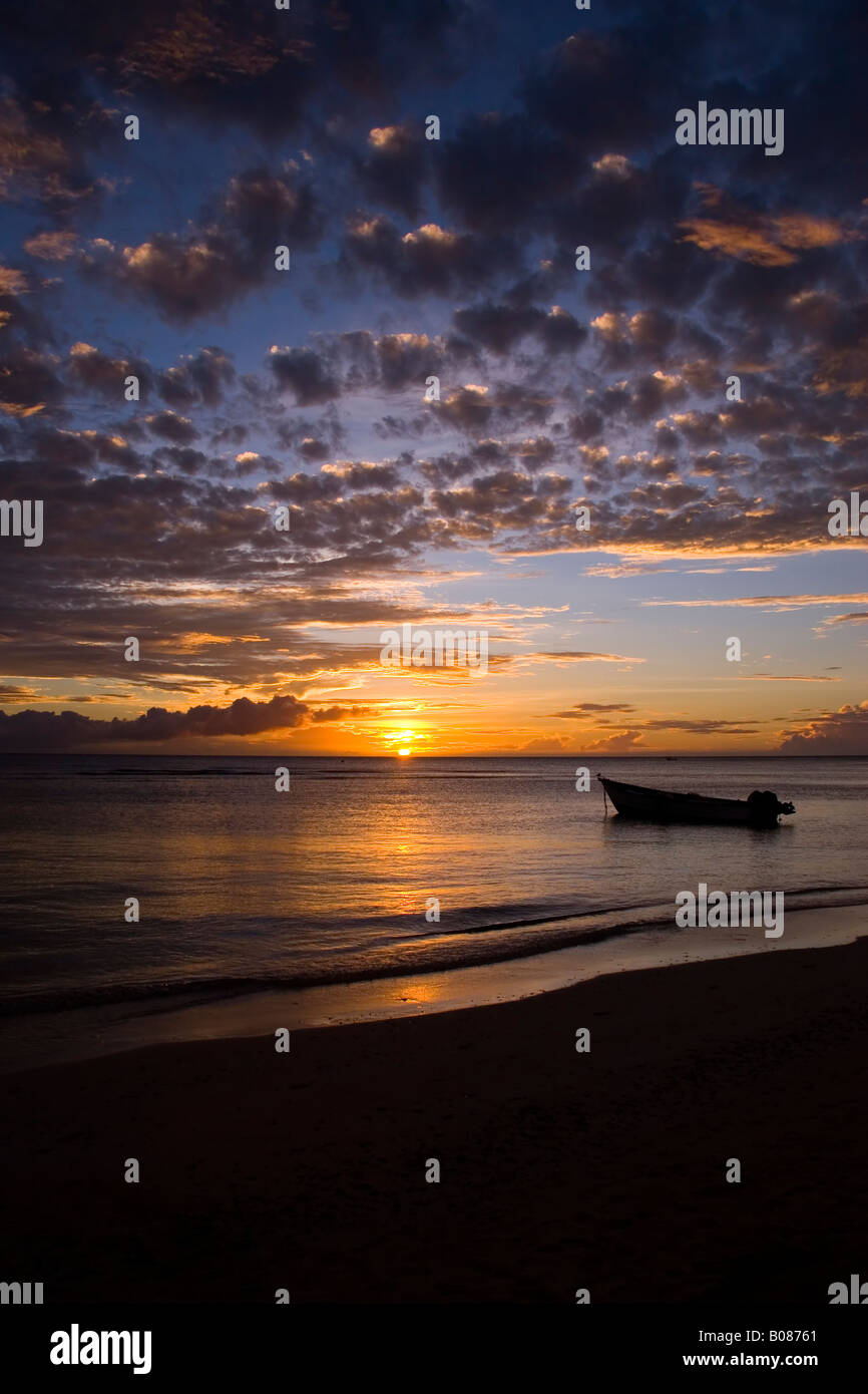 Beautiful calming view sunset tropical hi-res stock photography and ...