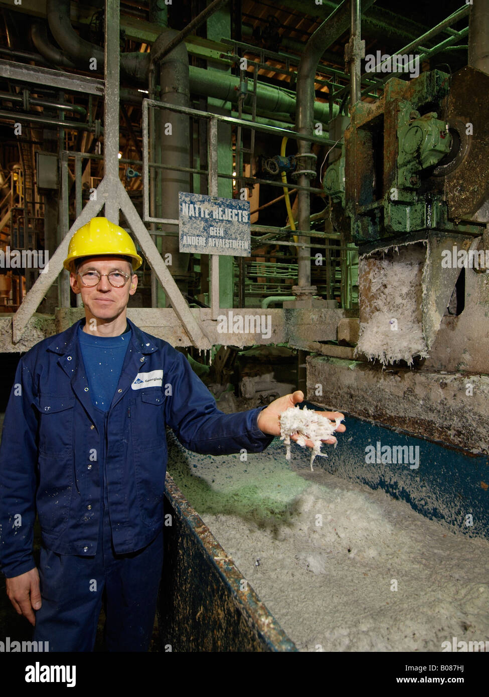 Pulp paper making process hi-res stock photography and images - Alamy