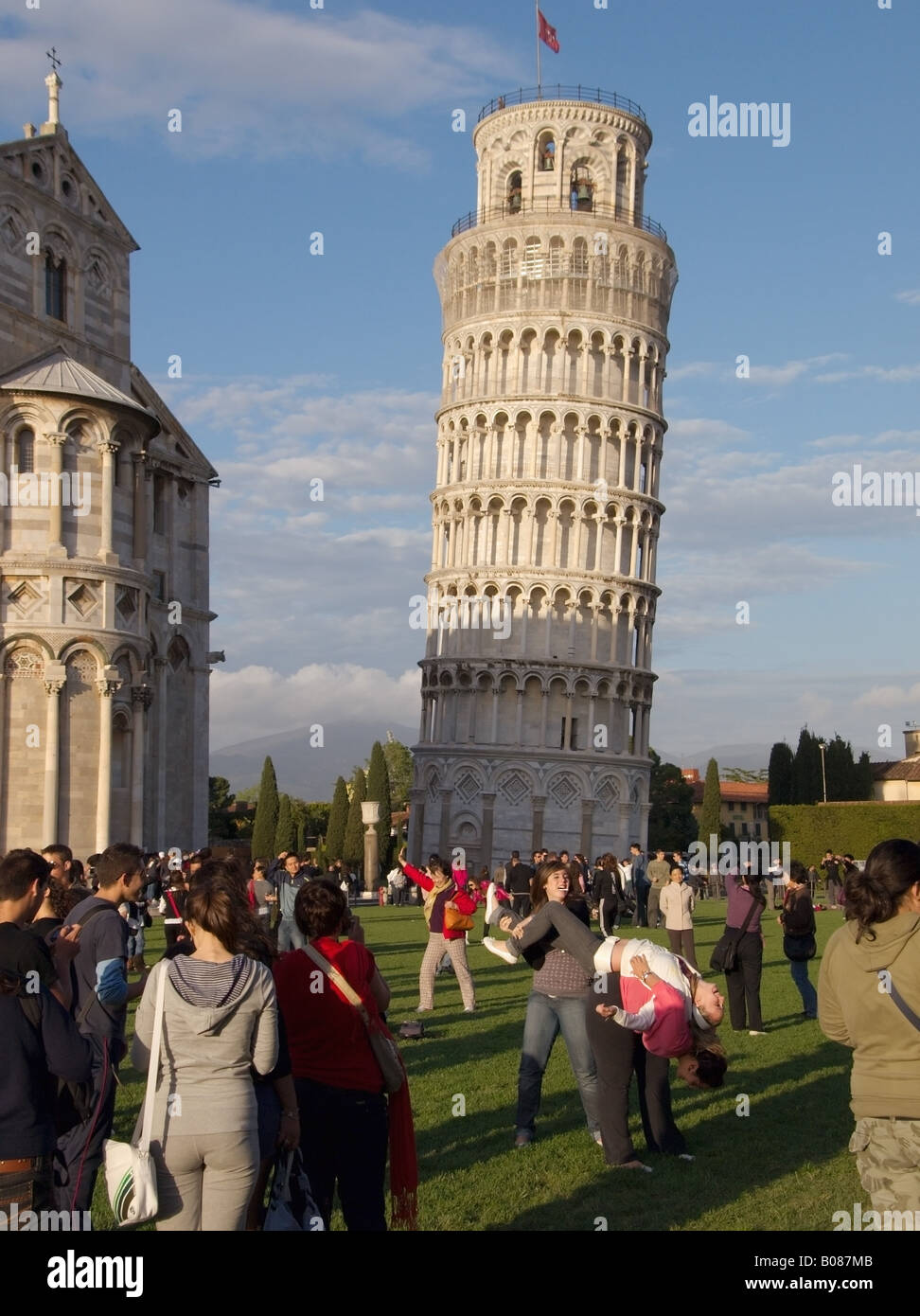Leaning tower of pisa crowd hi-res stock photography and images - Alamy