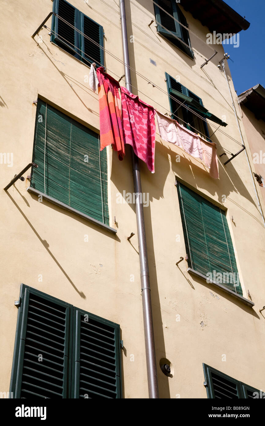 traditional Tuscan architecture in Piazza Anfiteatro Romano in Lucca ...