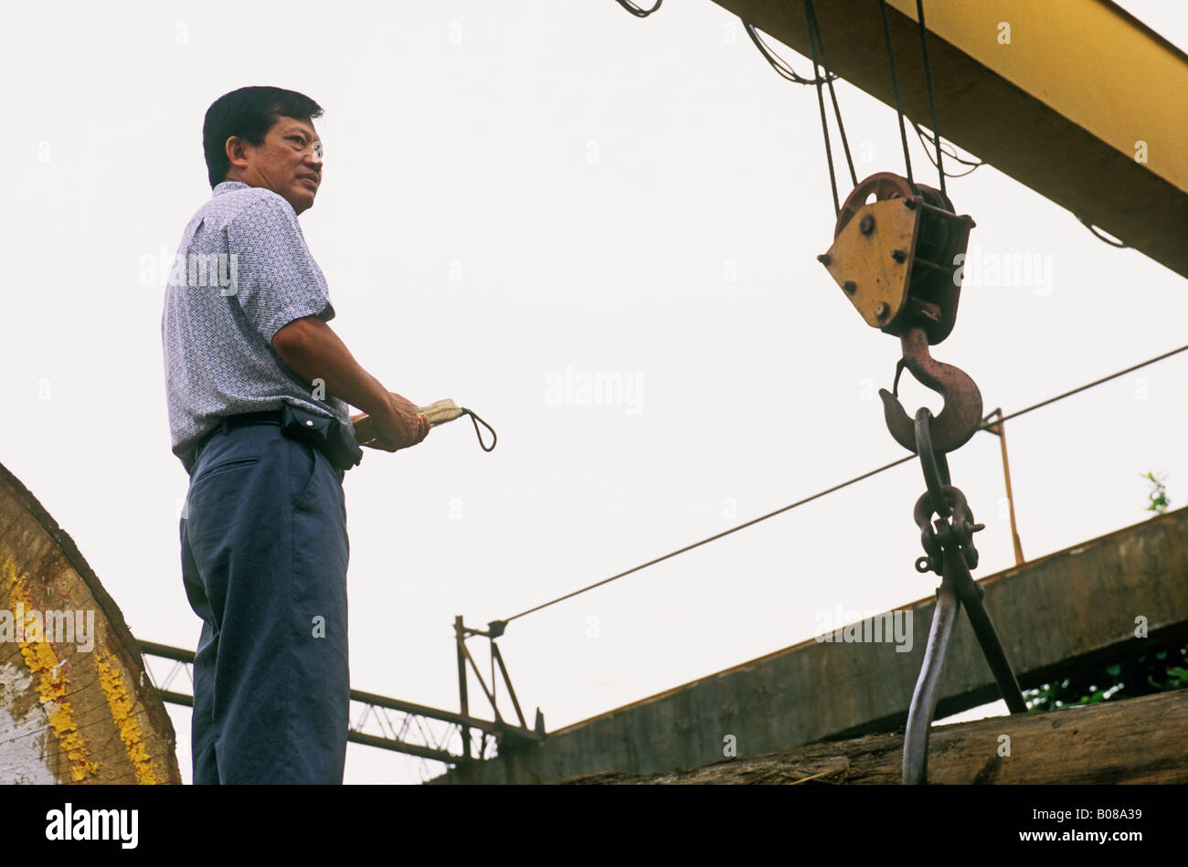 Man operating crane hi-res stock photography and images - Alamy