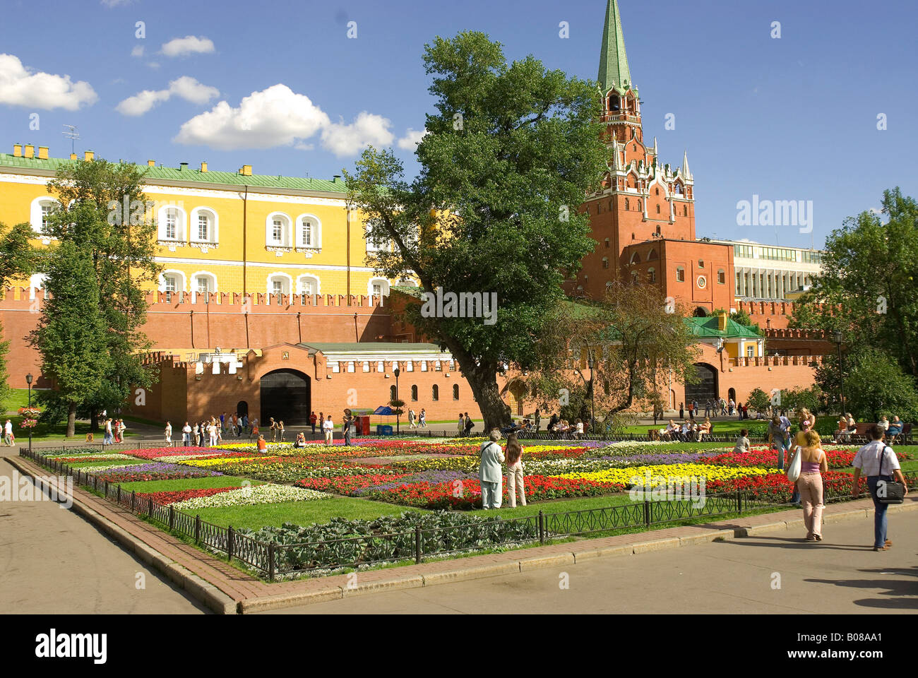 Russia. Moscow. Alexandrovsky Gardens. Trinity Gate Tower and flower ...