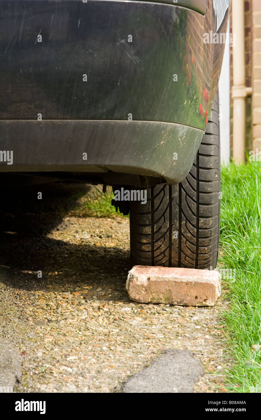 Tire brick hi-res stock photography and images - Alamy