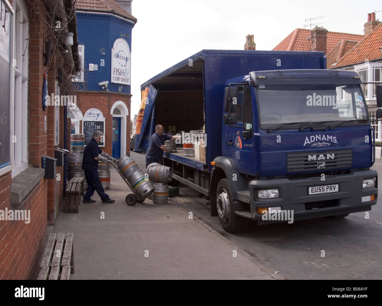Lorries unloading hi-res stock photography and images - Alamy