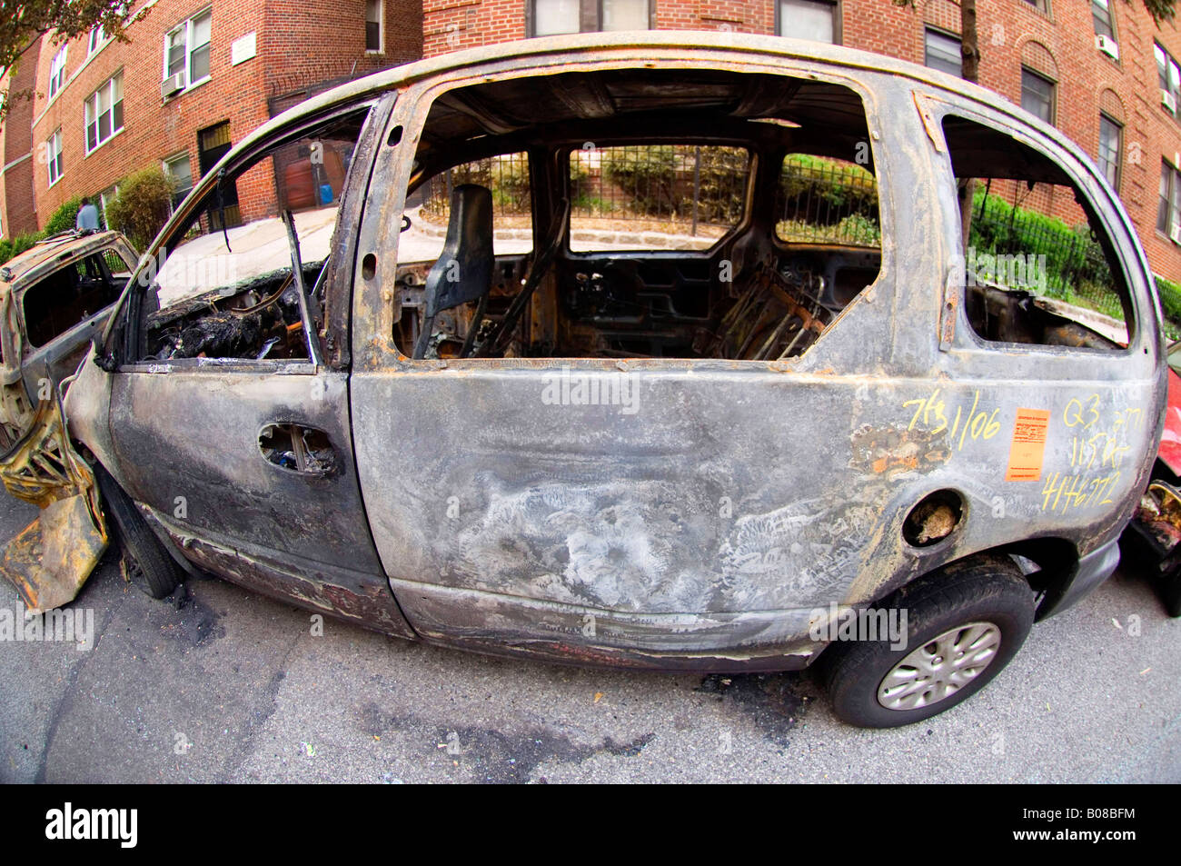 Abandoned minivan hi-res stock photography and images - Alamy