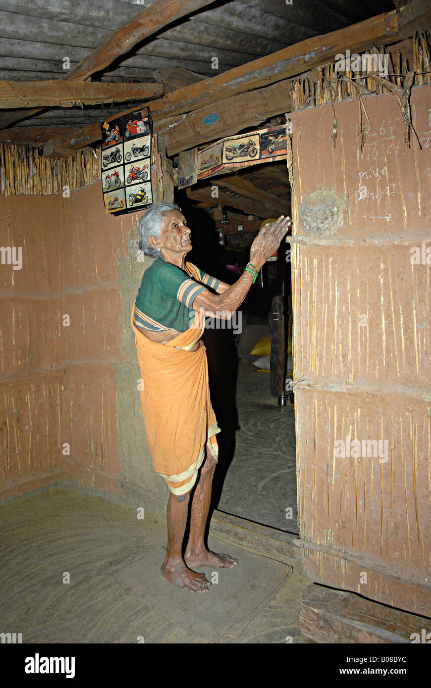 A Old Warli tribal women praying Stock Photo - Alamy