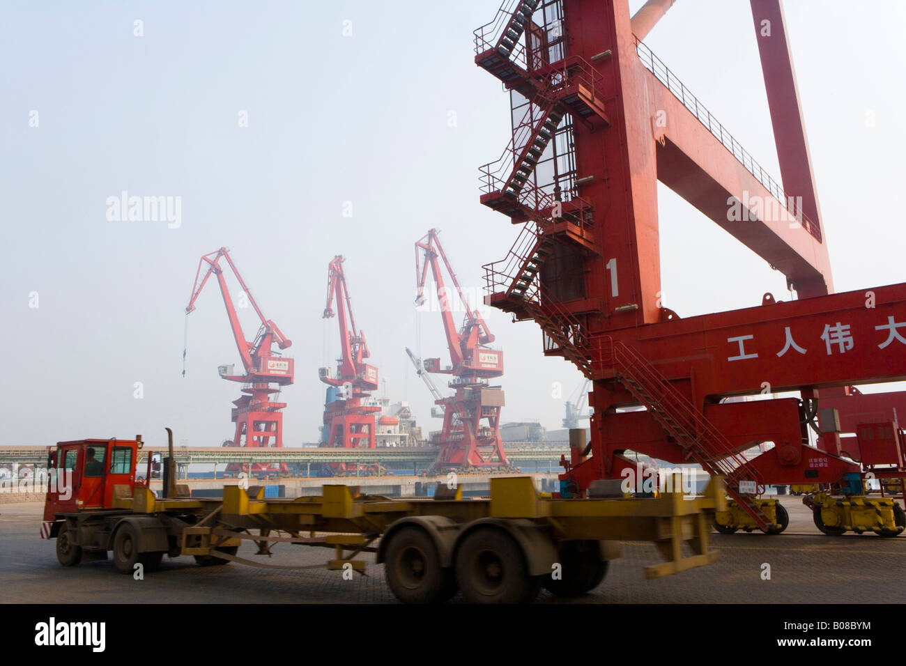 Rizhao harbor hi-res stock photography and images - Alamy