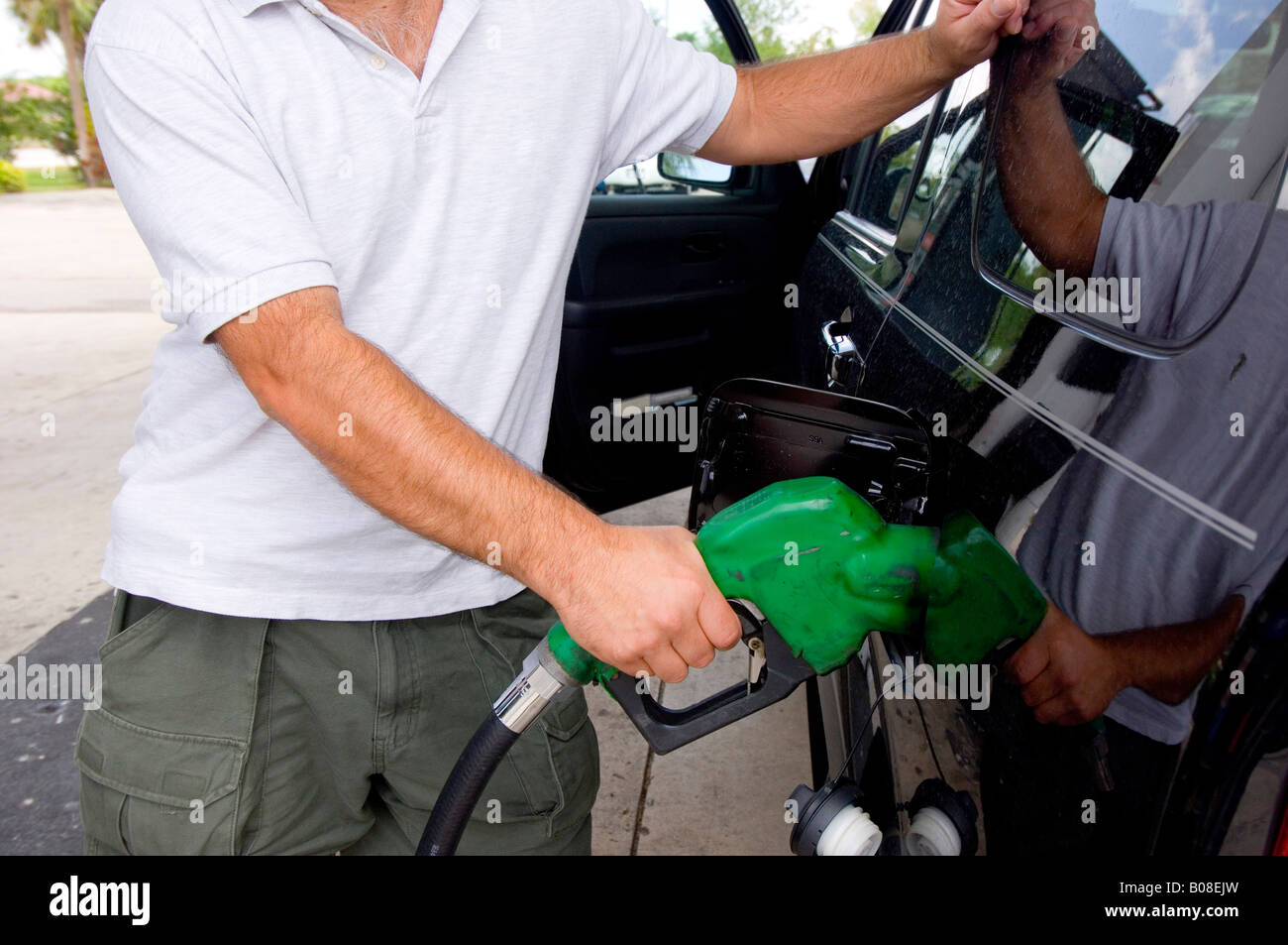 Selfserve hi-res stock photography and images - Alamy