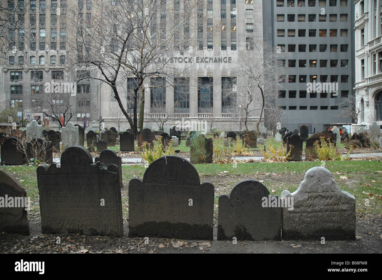 Trinity Church Graveyard New York Stock Photos & Trinity Church Graveyard New York Stock Images ...