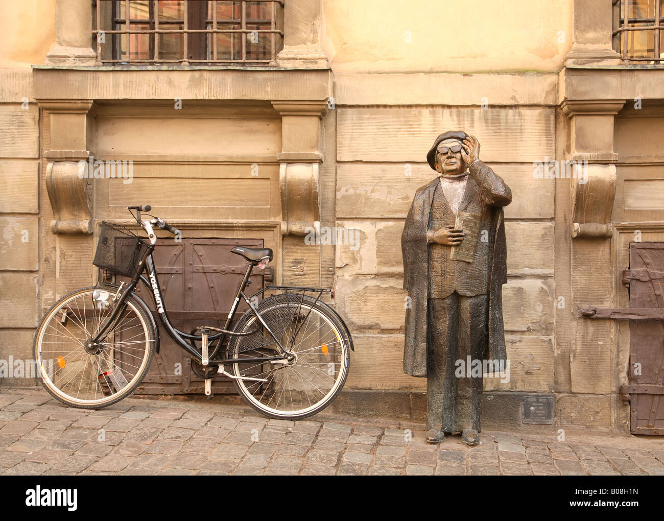 stockholm gamla stan bicycle and figure Stock Photo - Alamy