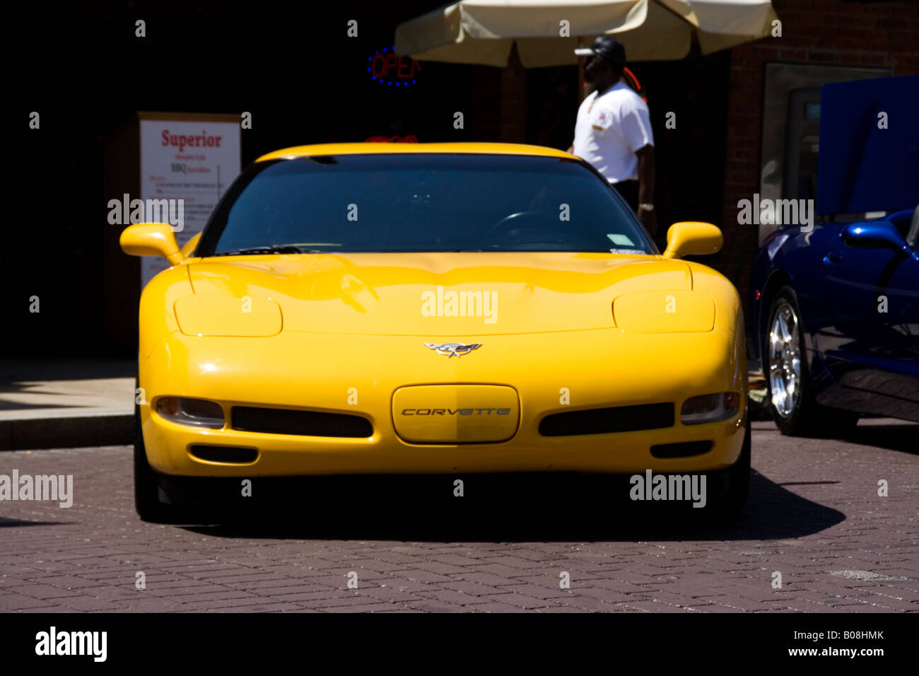 Exhibition show people hi-res stock photography and images - Alamy