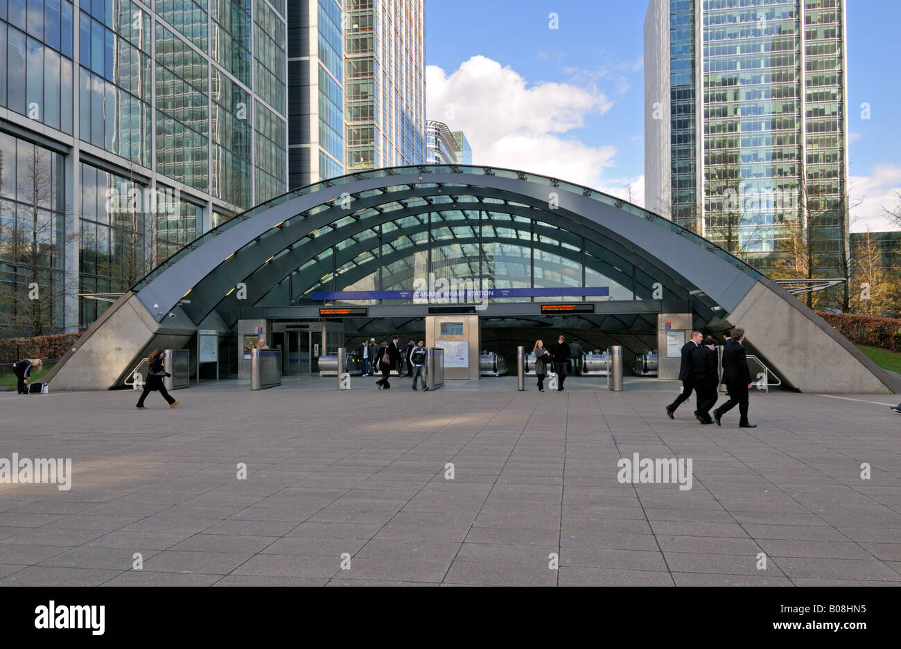 Entrance glass exit tube underground station hi-res stock photography ...