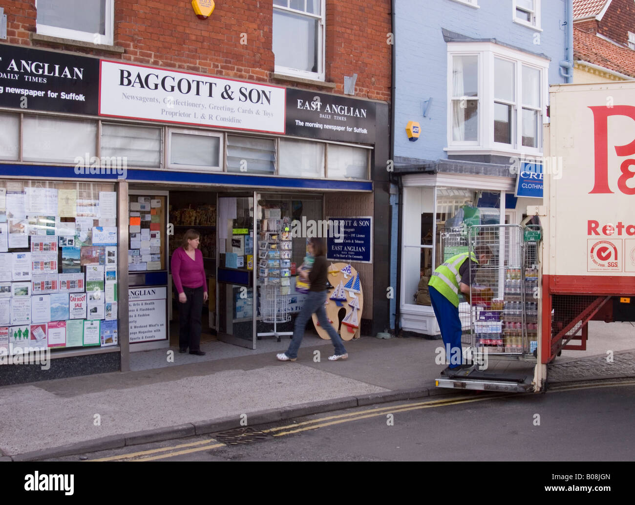 Lorry tailgate hi-res stock photography and images - Alamy