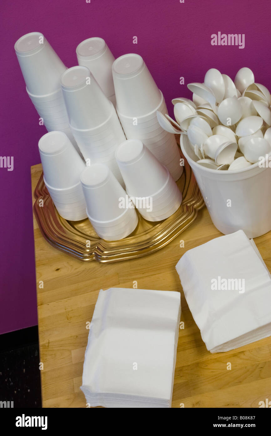 Styrofoam cups hi-res stock photography and images - Alamy