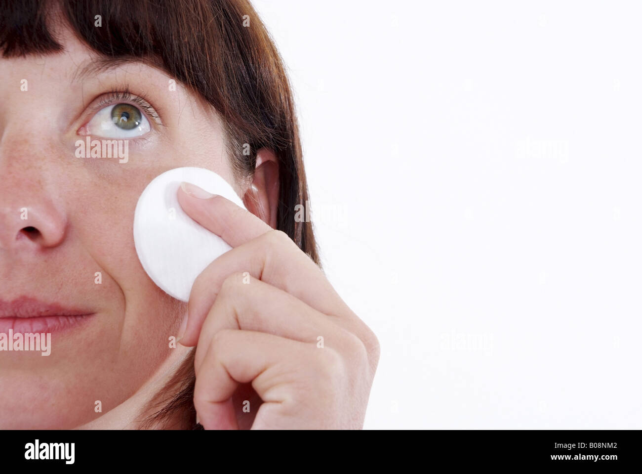 woman uses cotton pad Stock Photo - Alamy