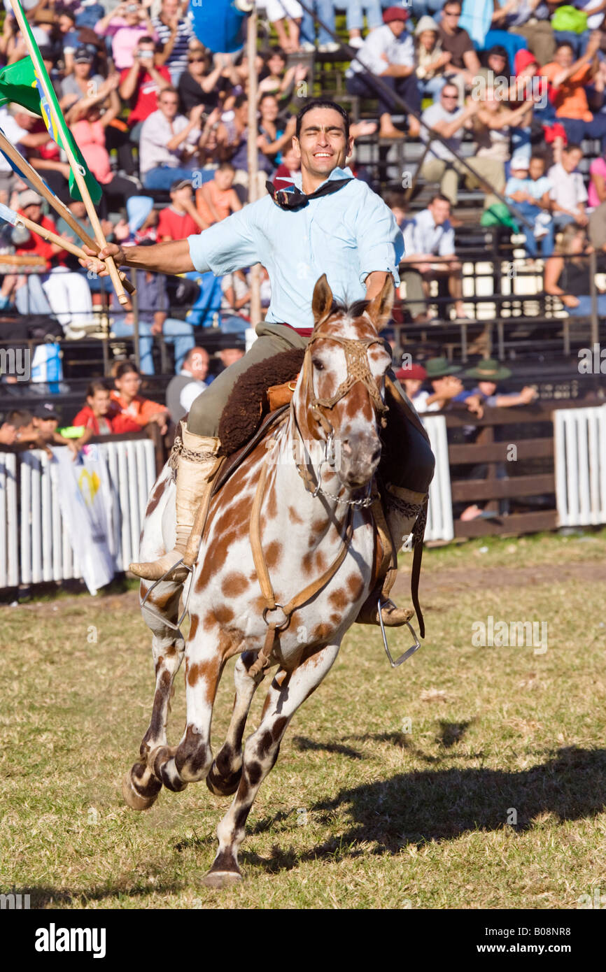 rodeo cow-boy cowboy winner win vuelta happy Stock Photo - Alamy