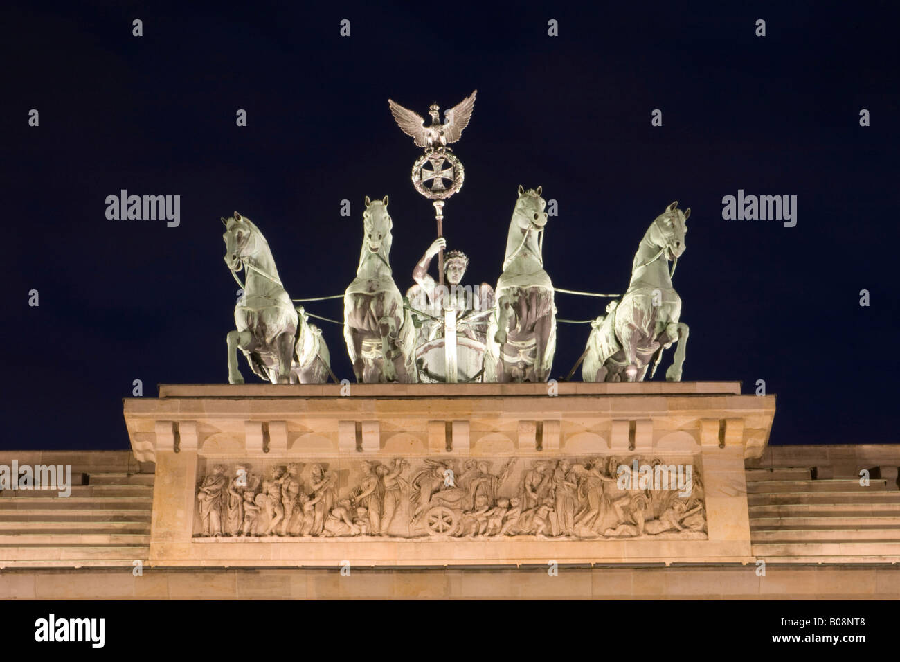 Quadriga on the brandenburger tor hi-res stock photography and images - Alamy
