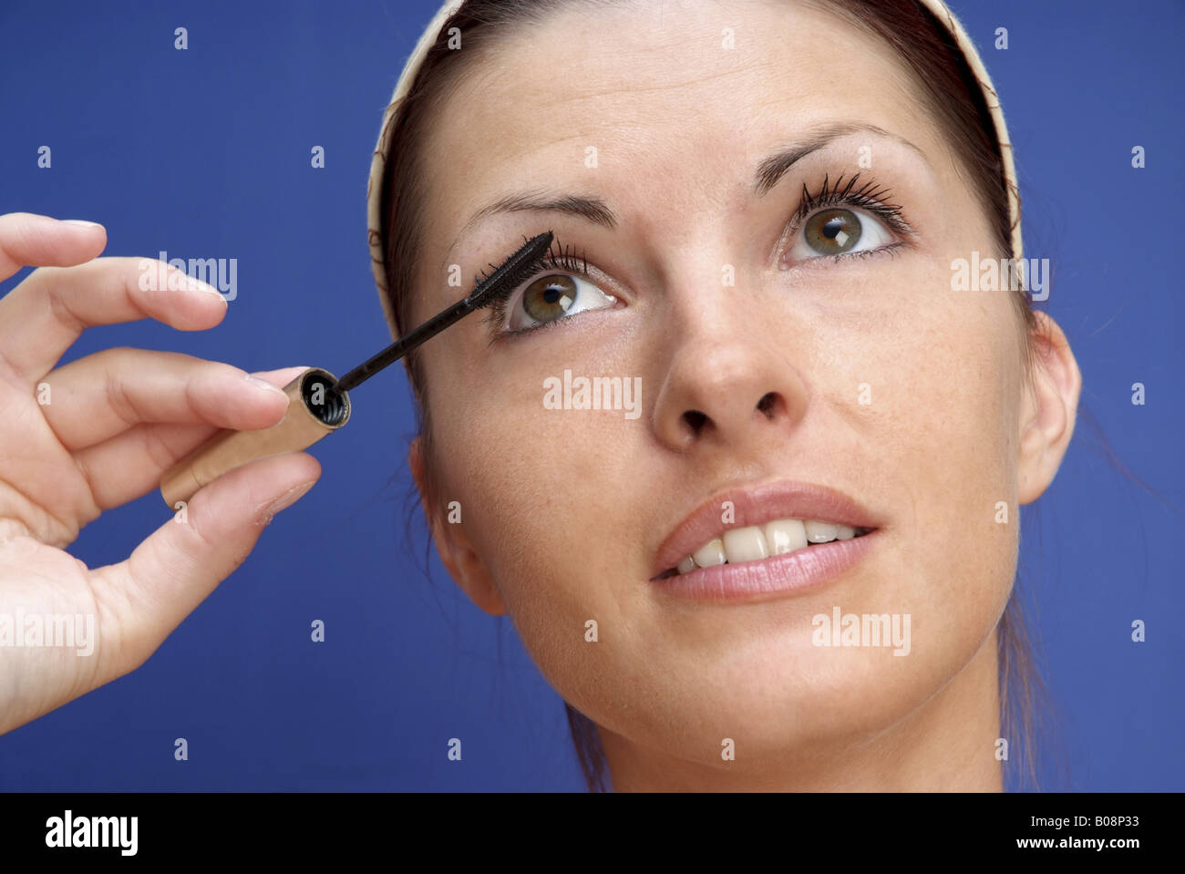young cute woman using mascara Stock Photo - Alamy