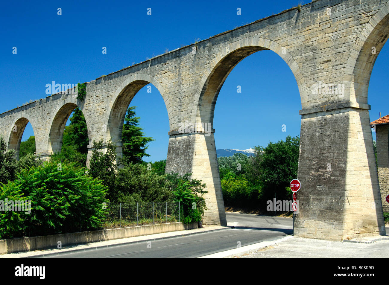 Roman aqueduct in Carpentras, Provence, France Stock Photo - Alamy