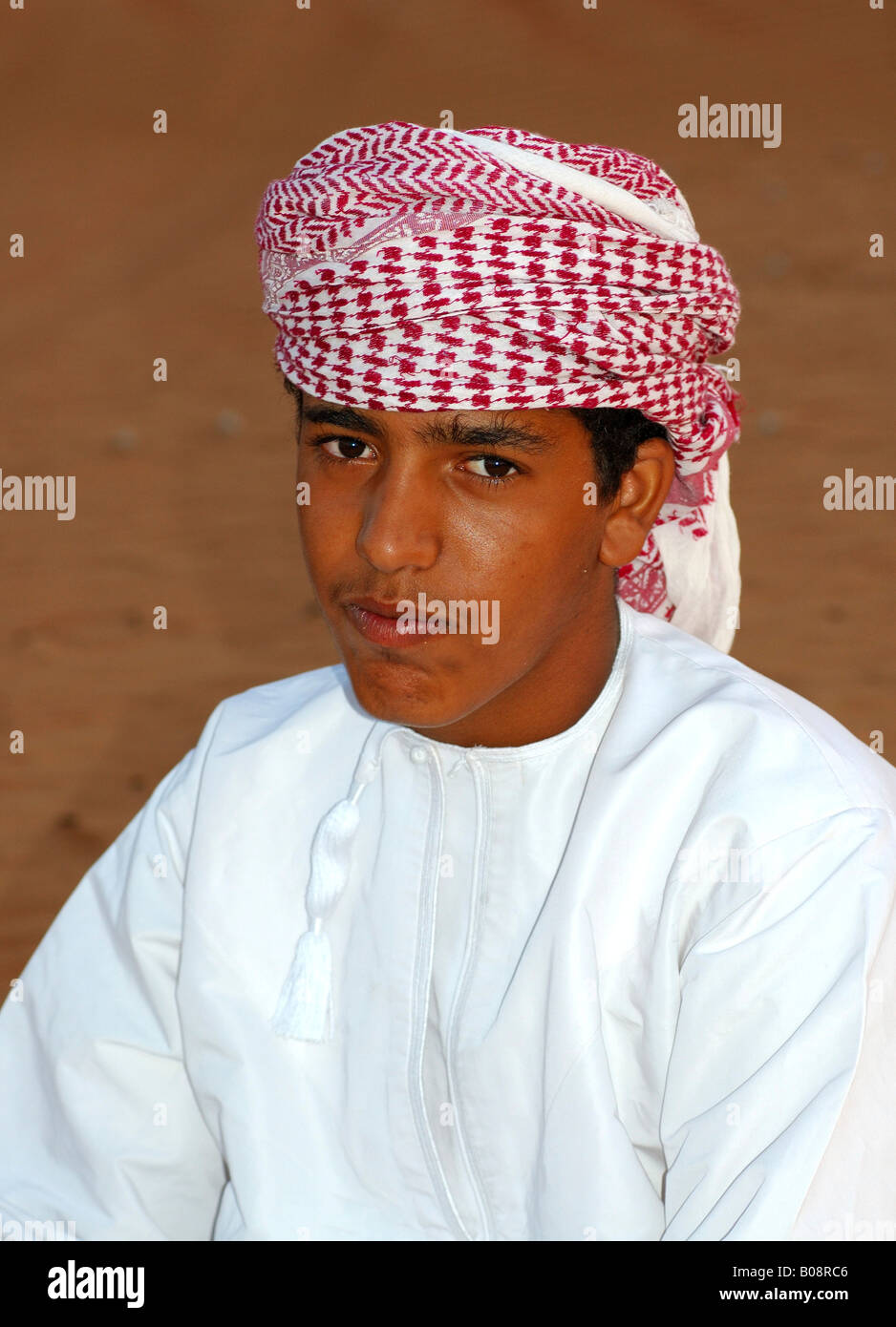 Omani headdress hi-res stock photography and images - Alamy
