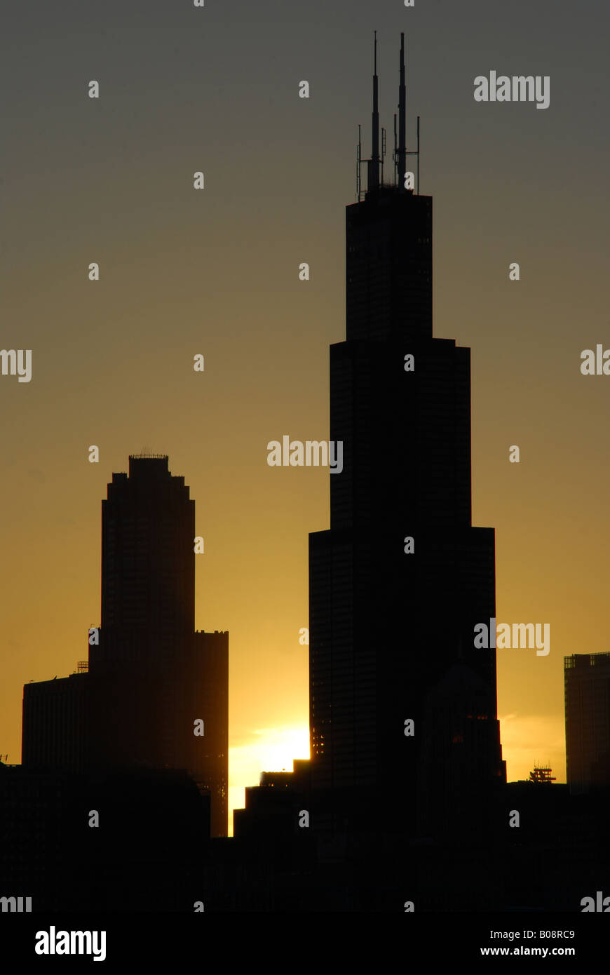 Chicago Illinois sunset scene, Sears Tower, late afternoon Stock Photo ...