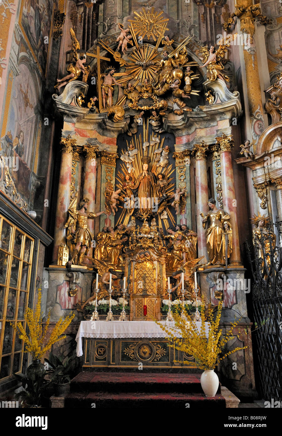 Ornate interior of the Nikolauskirche, St. Nicholas Church in Hall ...