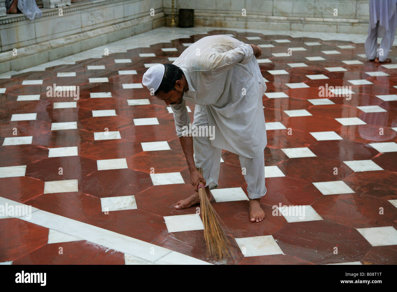 Man cleaning a Sufi shrine, Bareilly, Uttar Pradesh, India, Asia Stock ...