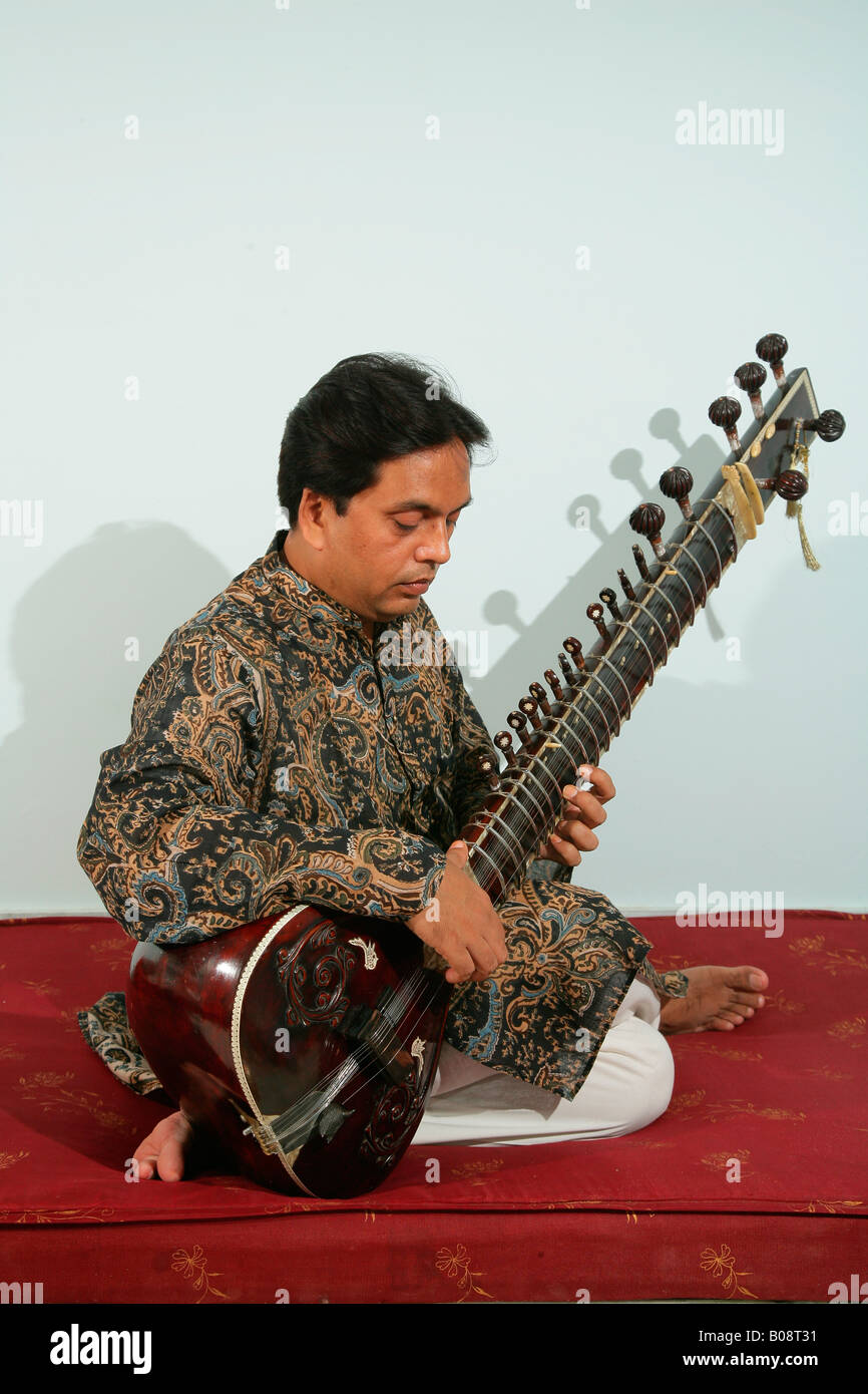 Indian sitar player hi-res stock photography and images - Alamy